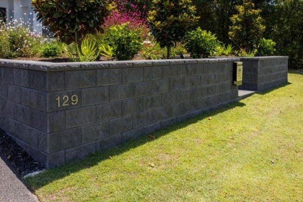 Apex Trendstone Standard Wall Block Charcoal | Smart Stone Landscape ...